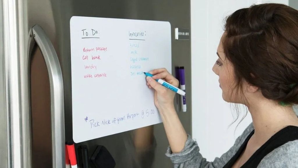 ¿Por qué debes tener una pizarra magnética en tu estudio? – Megasport ...